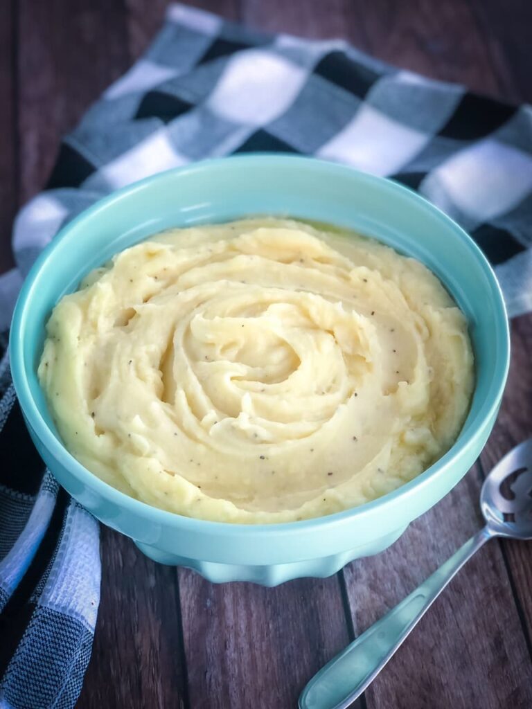 Creamy Roasted Garlic Mashed Potatoes | Donuts2Crumpets