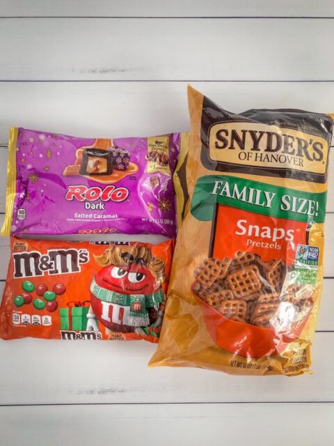 Reindeer Noses (Rolo Pretzel Bites) | Donuts2Crumpets